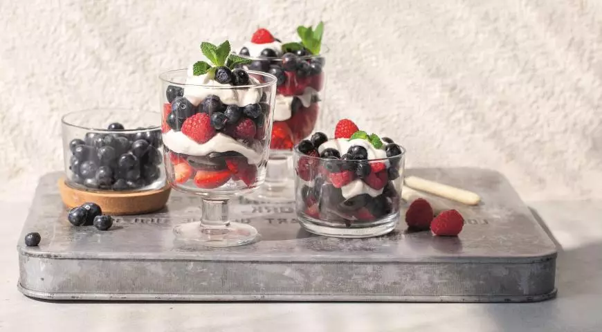 Berry salata sa mascarponom