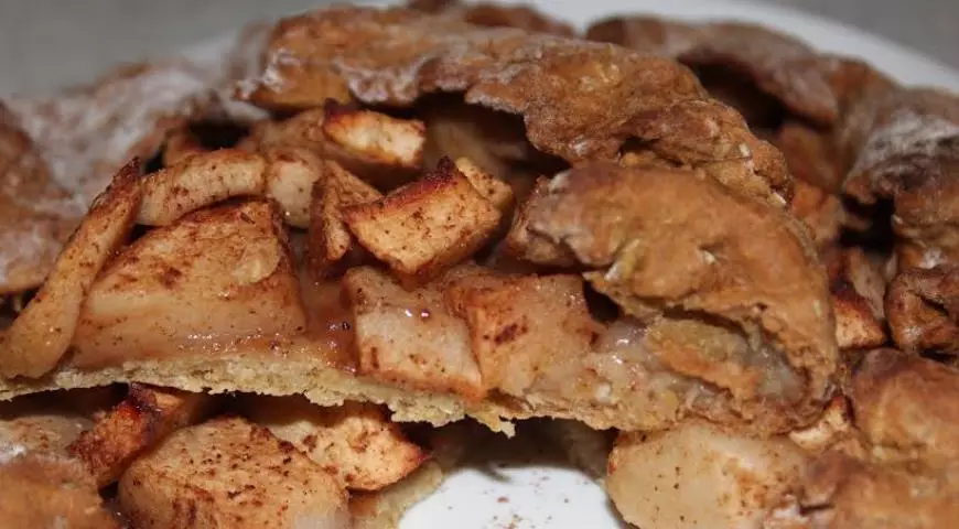 Tart Lankan Ooot pẹlu apple kan