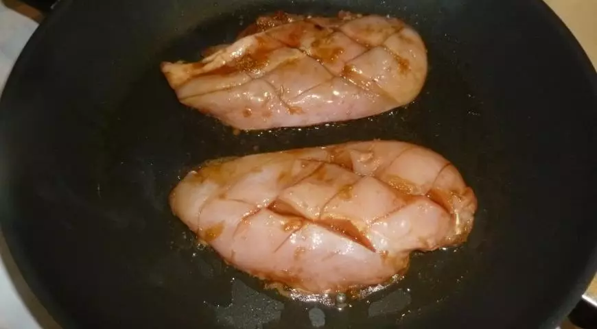 Chicken Fillet Fry en pato ĝis preteco