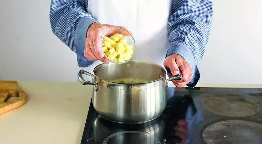 Stock Foto kuhanje recept: grub s gljivama, korak №4