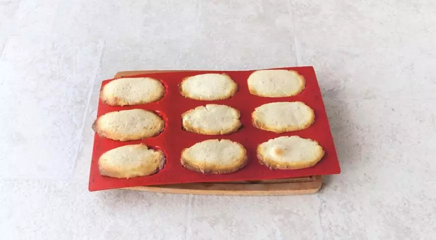 Stock Foto Cooking Recipe: Cult Cult Cookie Madeleine, Bước số 7