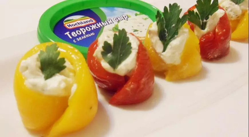 Baked pepper rolls with cottage cheese