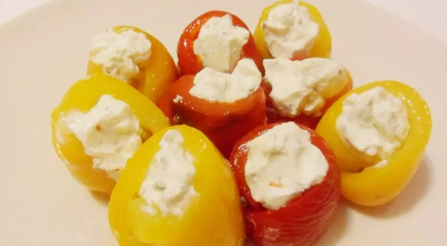 Form rolls from all the remaining slices of baked pepper