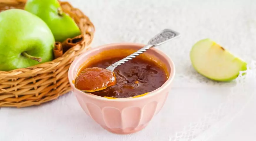 Jam musim dingin, enak dan murah: masak dari buah beku, apel dan labu 4