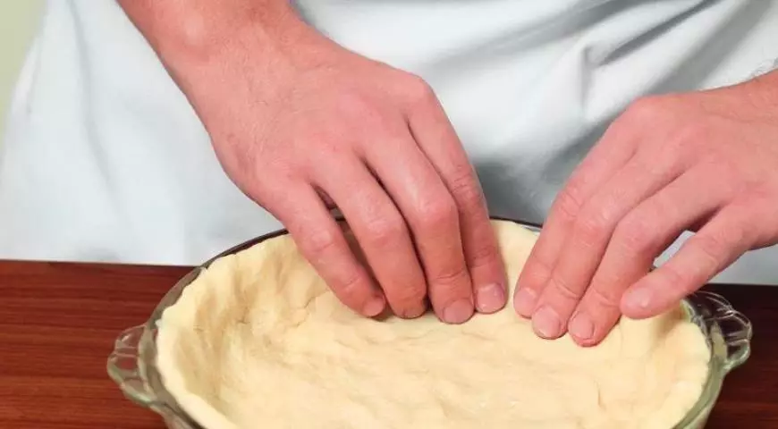 Foto vārīšanas recepte: siera pīrāgs, 4. solis