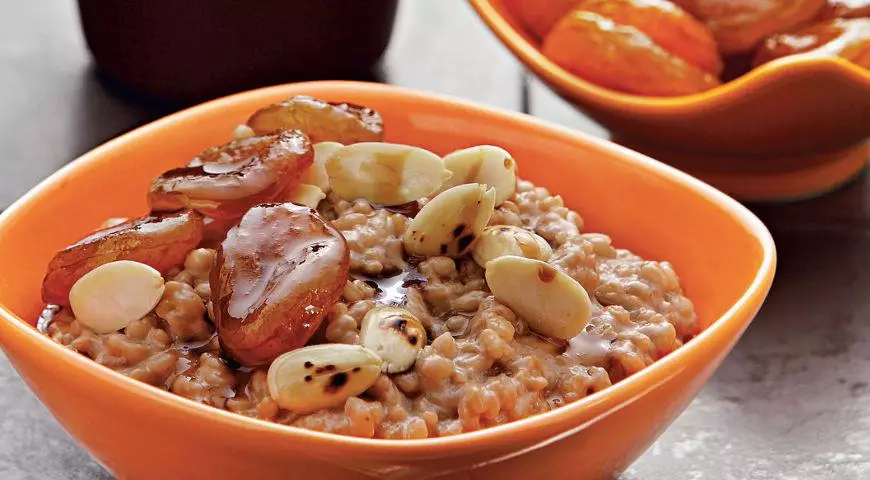 Risotto misy apricots maina sy voaroy