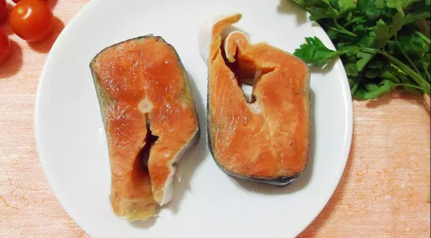 Photo Cookices: Yakabikwa Salmon pasi peSalsa yeGreen Luce, nhanho Nha. 1
