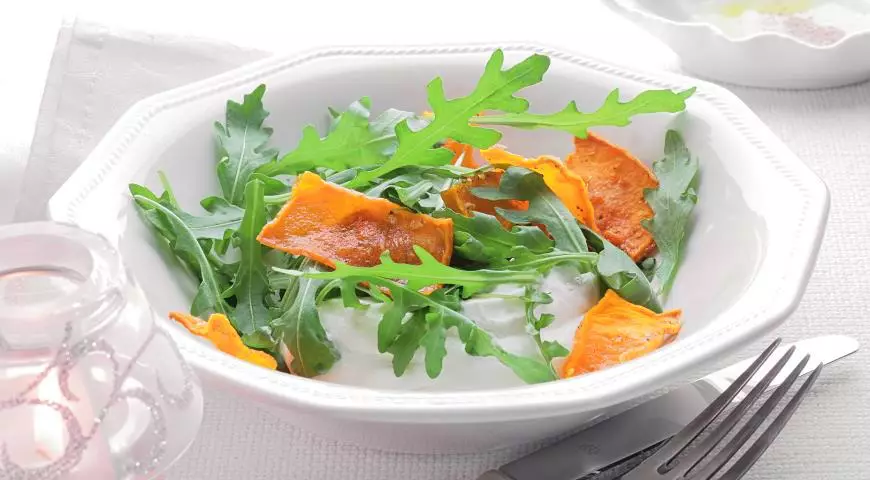 Arugula pẹlu elegede majele ati mousse lati wara