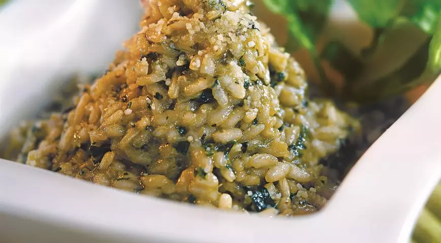 risotto مع السبانخ والبيستو