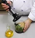 烹飪食譜照片：米用花生和pesto調味汁在慢燉鍋，步第2步