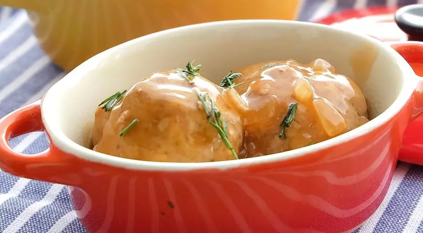 Boulettes de viande dans la sauce à la tomate piquante