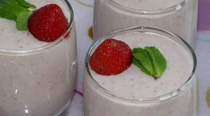 Berry-Banana Smoothie կոկոսի կաթի վրա