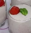 Hindistancevizi südü ilə Berry-Banana Smoothie Hazır