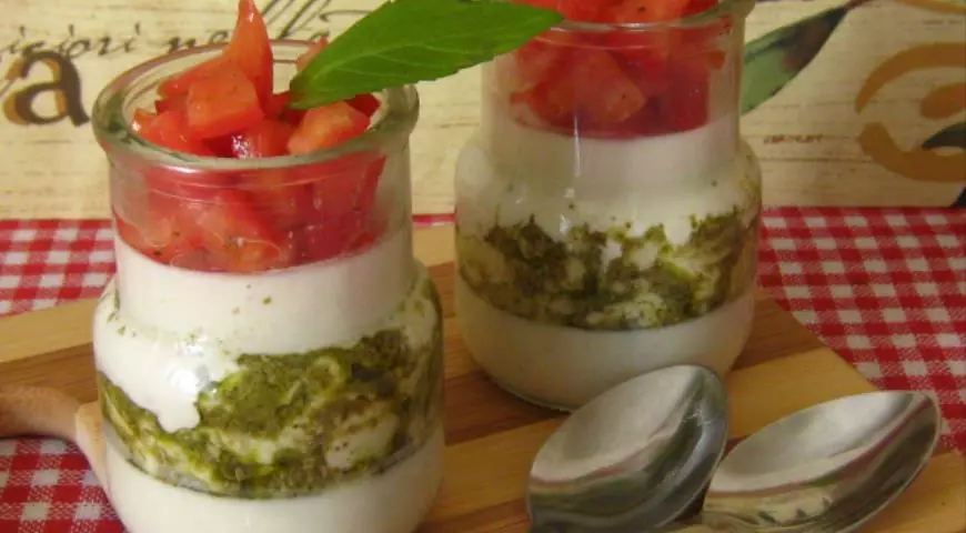 Panna Cotta ກັບ mozarella ແລະ pesto