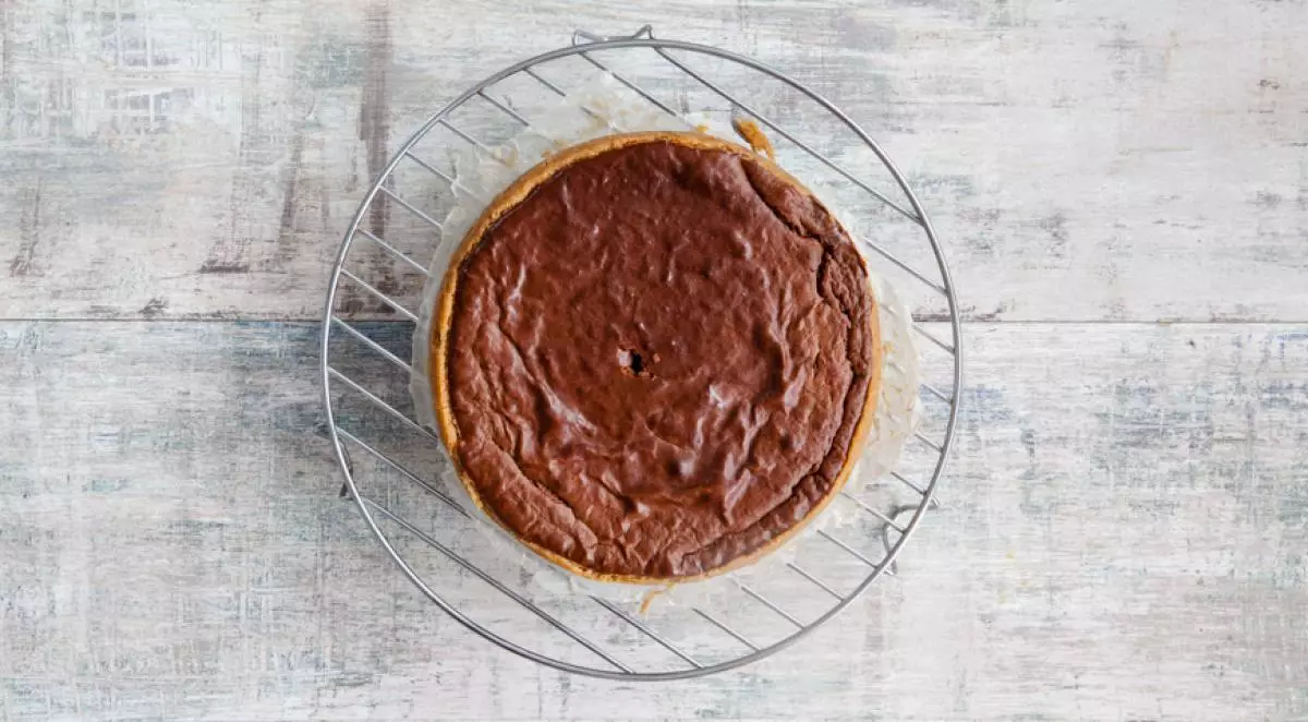 Foto Foto Ricetta di cottura: Cheesecake al cioccolato con dadi caramellati, gradino numero 5