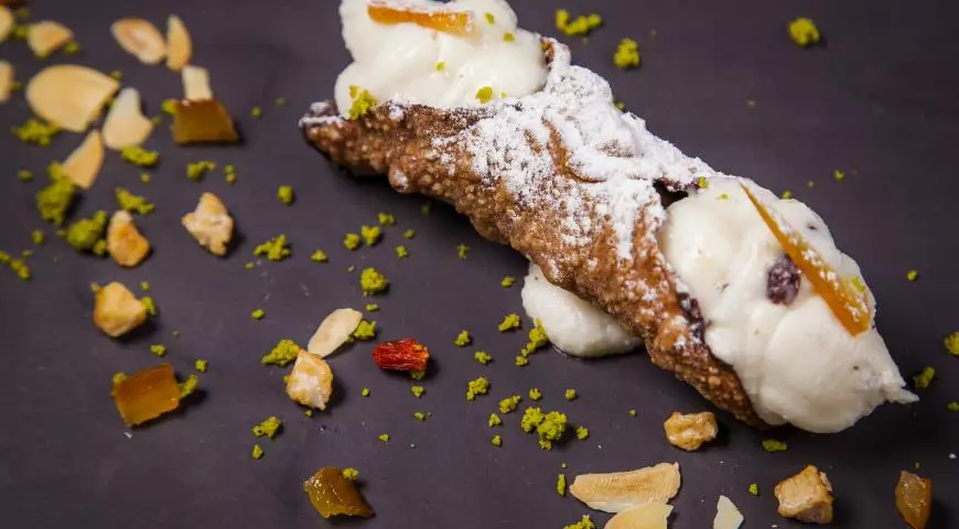 Cannoli v Sicilian.