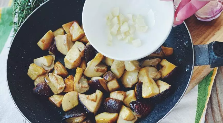 Un apéritif d'automne idéal - Bruschettes rapides avec des champignons blancs 45494_2