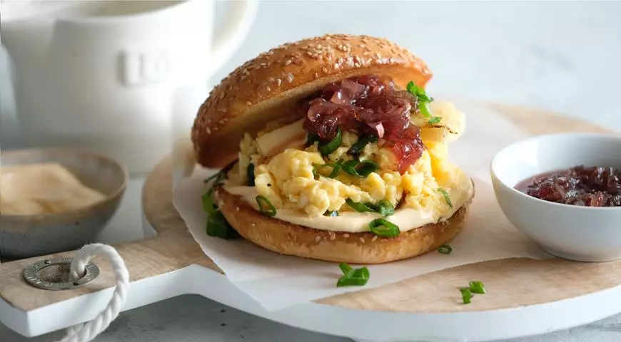 Sandwich với trứng