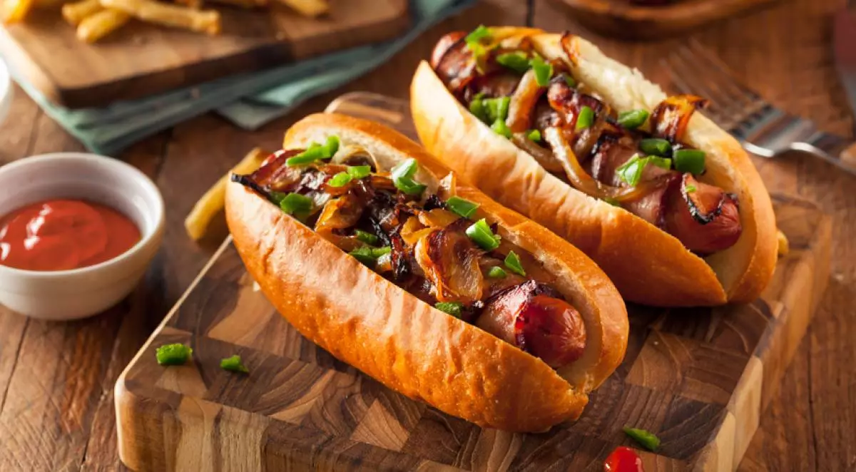 Hot Dogs með heimabakað tómatsósu