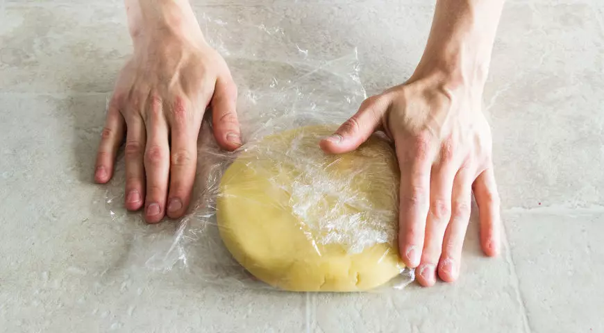 Pyragai su melionu, braškių ir grietinėlės chibush. 2 žingsnis.