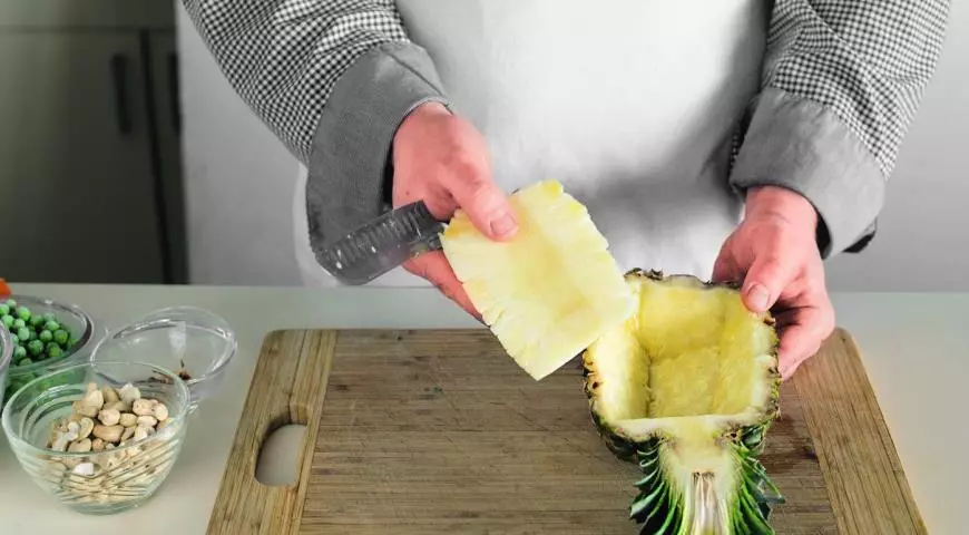 Stock foto gatim recetë: oriz i skuqur me pineapple dhe mish derri, hapi 1