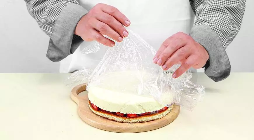 Stock Foto Recette de cuisson: Biscuit avec gelée à la crème et baies, étape numéro 5