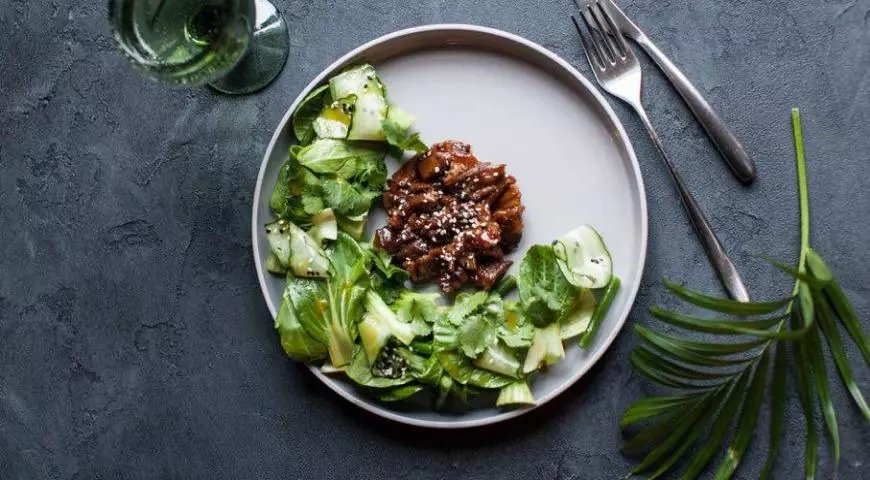 Salad dengan kambing.