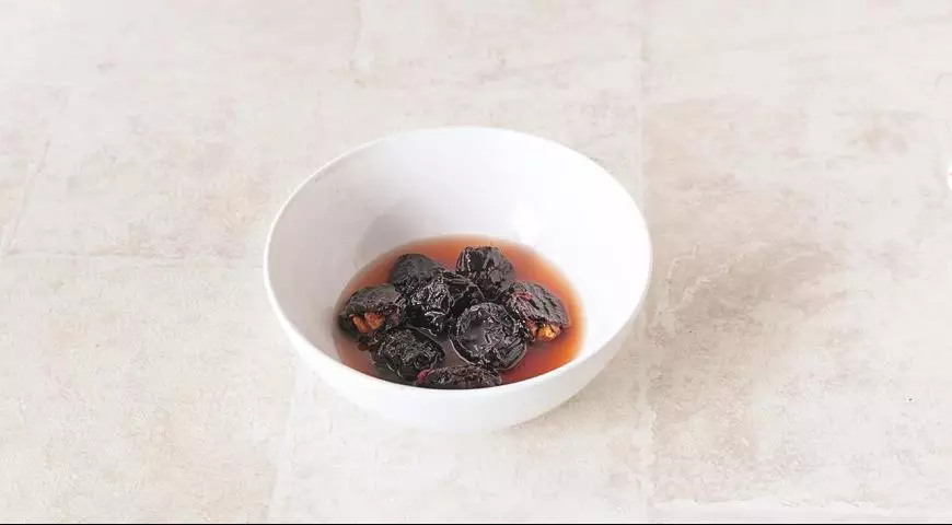 Stock Foto Tisjir Riċetta: Prunes fil Brandy Bil Lemon-Lone Mili, Pass numru 5