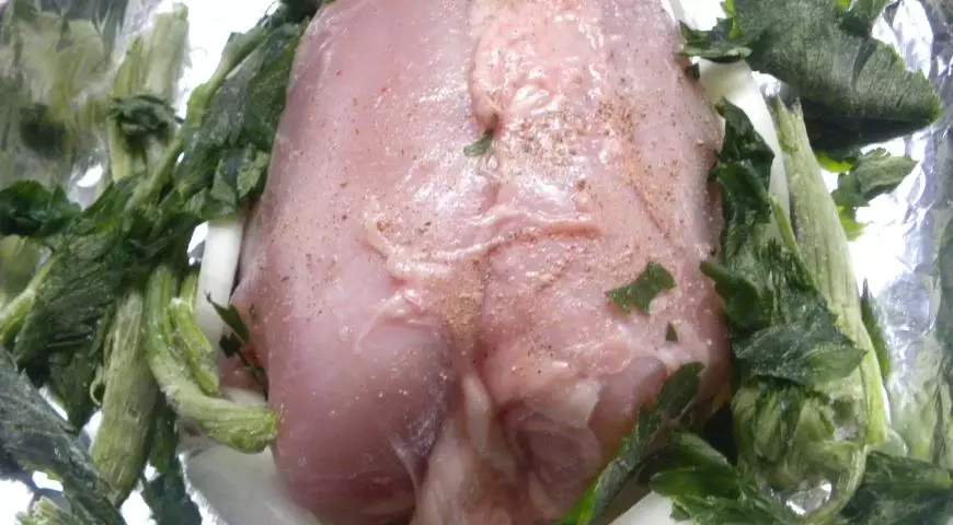 Lay out chicken meat on foil