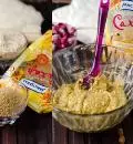 Экинчи пирог майы үчүн шекер менен уруп, жумуртка, ун, бадам кошуп, бардыгын аралаштырыңыз