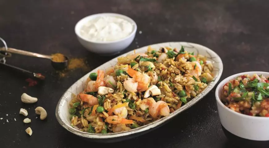 Indian shinkafa tare da shrimps a cikin mintina 15