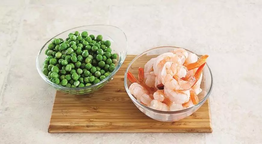 Foto della preparazione di una ricetta: riso indiano con gamberetti in 15 minuti, punto numero 1