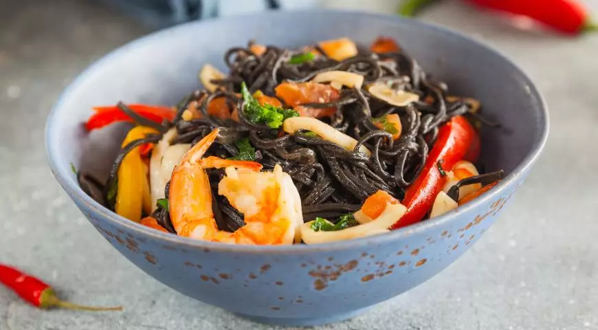 Black Linguini mat Seafood