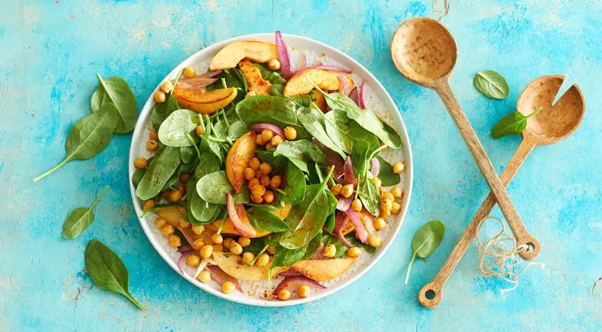 Insalata di mela cotogna con ceci e spinaci