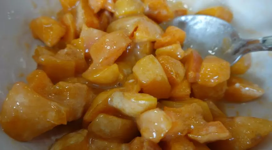 Apricots கொண்டு பை