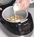 Ang resipe sa Stock Luto sa Pagluto: Turkey nga adunay mga champigons sa creamy sauce, sa usa ka hinay nga cooker, lakang numero 4