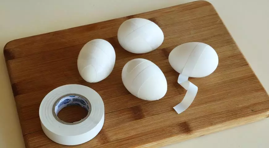 چگونه و چگونه تخم مرغ را برای عید پاک رنگ کنید 47332_13