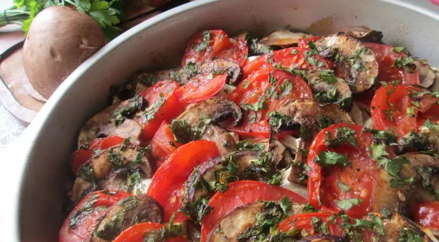 Cuini l'aperitiu grec de Buyurdy al forn fins a la preparació