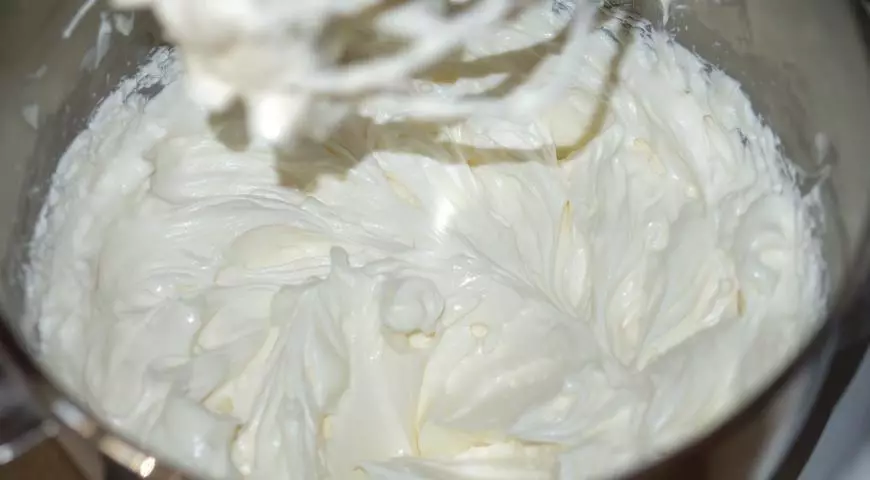 Karazan-tsofina cheese sy crème crème