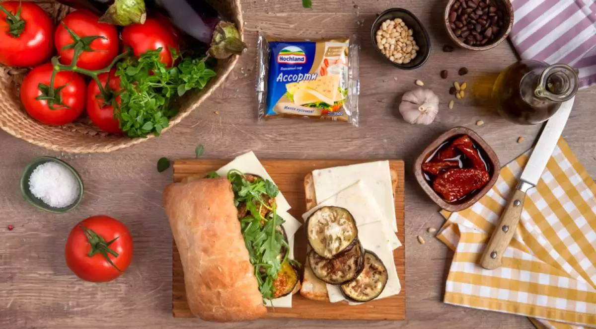 Stock Photo Kochen Rezept: Chiabatta mit gebackenen Auberginen, Tomaten Pesto und Falle, Schritt Nummer 3