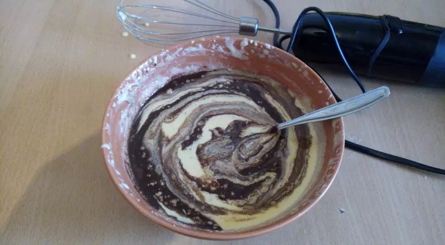 Matlagning chokladpasta för strid med apelsiner