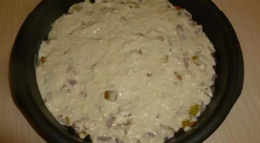 Pour fruit in the form for baking the test