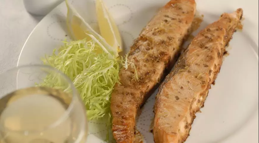 I-Salmon ngeCoriander kunye nobusi