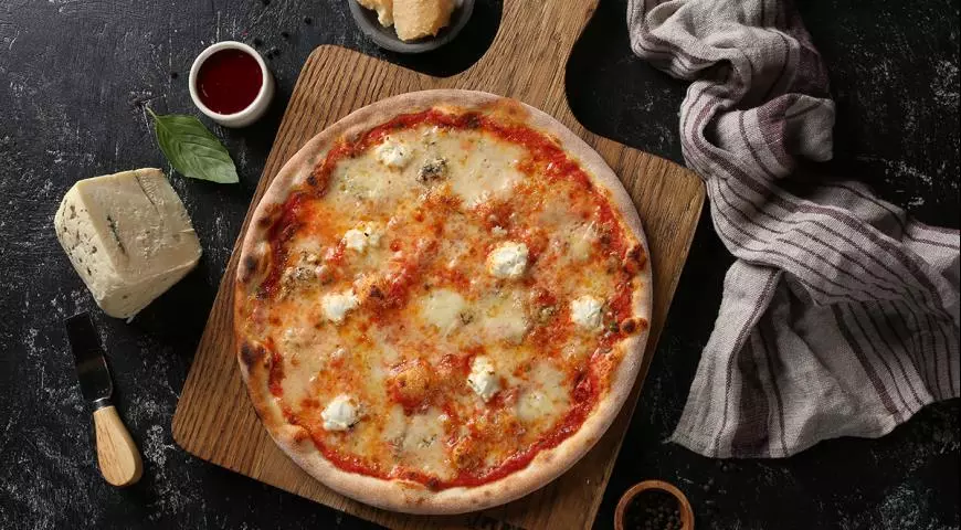 Pizza 5 sireva iz Andrei Ivanova, Fornetto