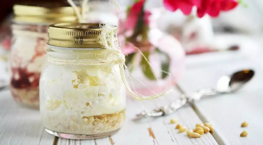 Masak sarapan keju pondok ing bank