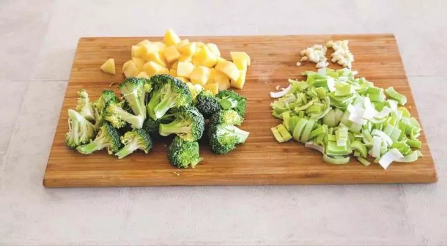 Reseptin şəkli: Spinax ilə brokoli şorbası, 1 nömrəli addım