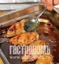 |免版税照片烹饪食谱：鸡胸肉在辛辣釉，步骤第3步