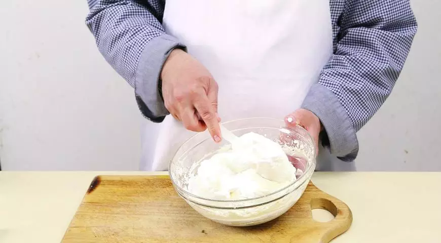 Foto de la receta de cocina: pastel sin hornear con fresas, paso número 3