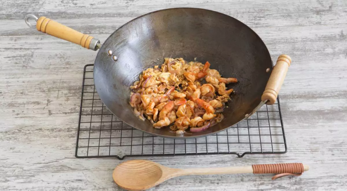 Fotosuratni pishirish retsepti: guruch noodles podles post o'yinchoq, shakar no'xat va yerfıstı, 5-qadam