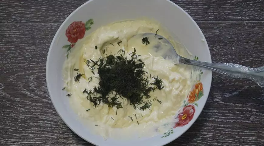 Tshuag Foto Ua Noj Daim Ntawv: Ncuav mog qab zib los ntawm zucchini nrog cheese thiab txiv lws suav, kauj ruam №4